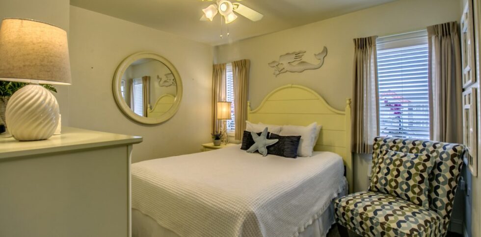 Rooms - The Beachcomber Resort