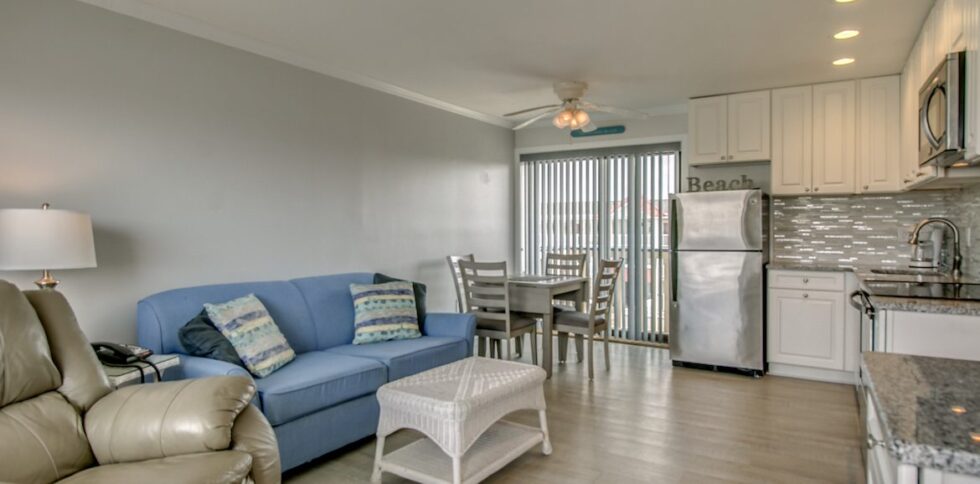 Rooms - The Beachcomber Resort